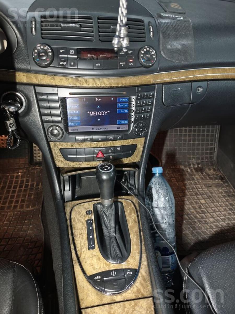 Черный Мерседес Е 320 2008 в Рига, объемом двигателя 3.00 л и пробегом 295 тыс. км за 6000 €, фото 7 на AUTOMOTO.COM.LV