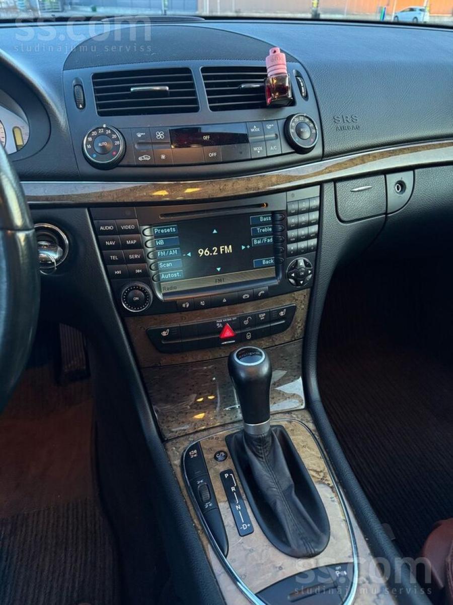 Melns Mercedes-Benz E 320 2008 Liepāja, ar dzinēja tilpumu 3.00 L un nobraukumu 245 tūkst. km par 5100 €, foto 11 vietnē AUTOMOTO.COM.LV