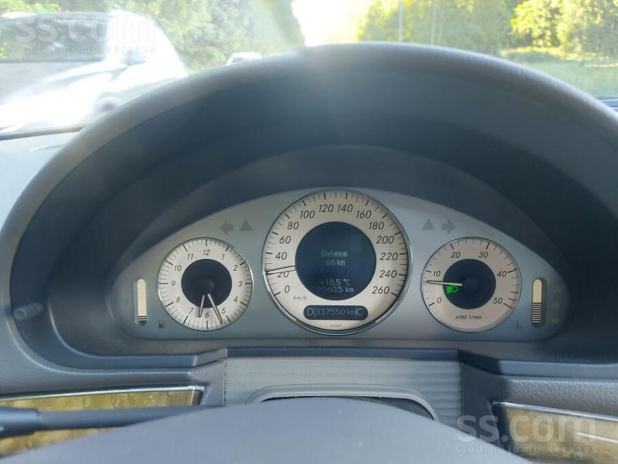 Black Mercedes-Benz E 320 2009 in Riga, with an engine capacity of 3.00 L and mileage of 330 thousand km for 3000 €, photo 8 on AUTOMOTO.COM.LV
