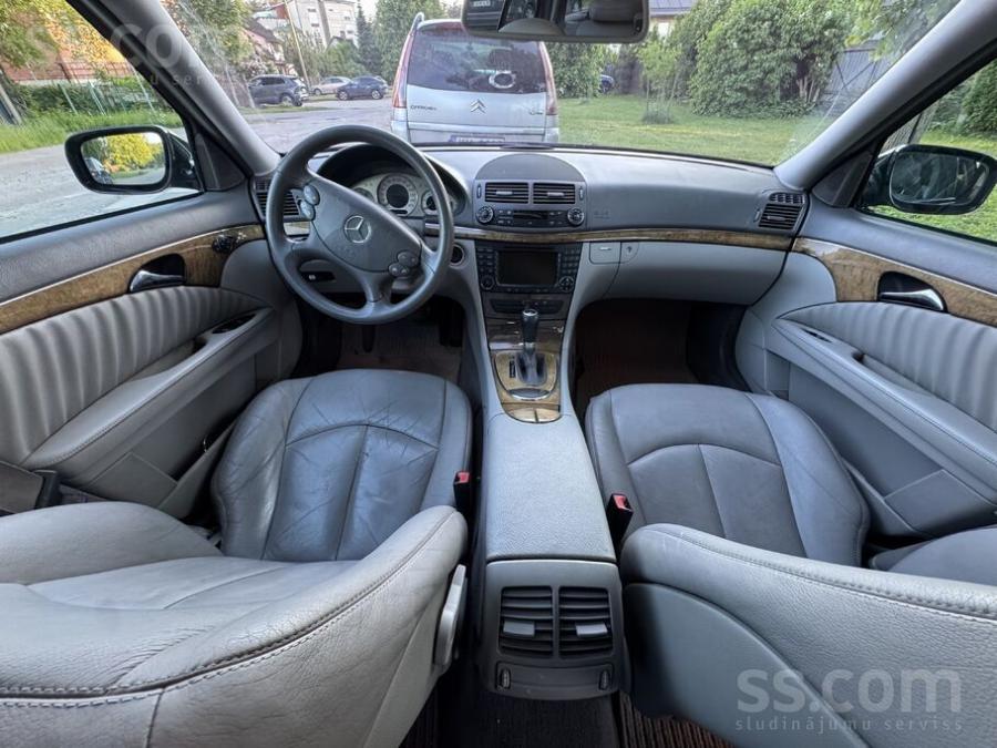 Black Mercedes-Benz E 320 2009 in Riga, with an engine capacity of 3.00 L and mileage of 330 thousand km for 3000 €, photo 11 on AUTOMOTO.COM.LV