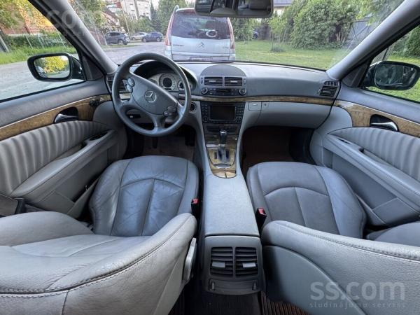 Black Mercedes-Benz E 320 2009 in Riga, with an engine capacity of 3.00 L and mileage of 330 thousand km for 2900 €, photo 10 on AUTOMOTO.COM.LV