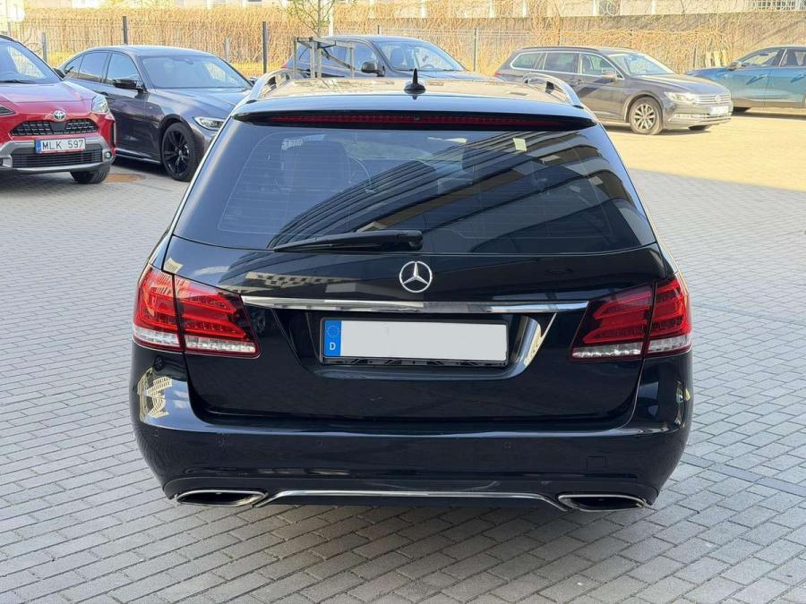 Black Mercedes-Benz E 320 2014 in Vilnius, with an engine capacity of 3.00 L and mileage of 263 thousand km for 8999 €, photo 5 on AUTOMOTO.COM.LV