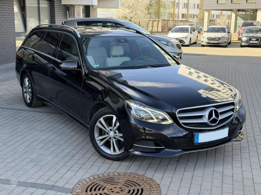 Black Mercedes-Benz E 320 2014 in Vilnius, with an engine capacity of 3.00 L and mileage of 263 thousand km for 8999 €, photo 8 on AUTOMOTO.COM.LV