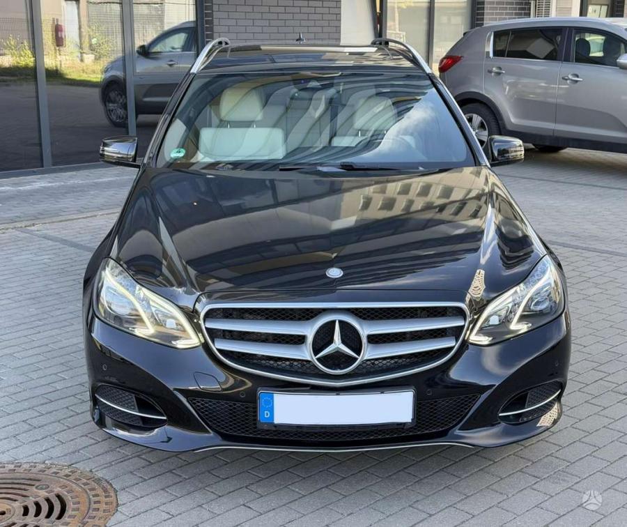 Black Mercedes-Benz E 320 2014 in Vilnius, with an engine capacity of 3.00 L and mileage of 263 thousand km for 8999 €, photo 9 on AUTOMOTO.COM.LV