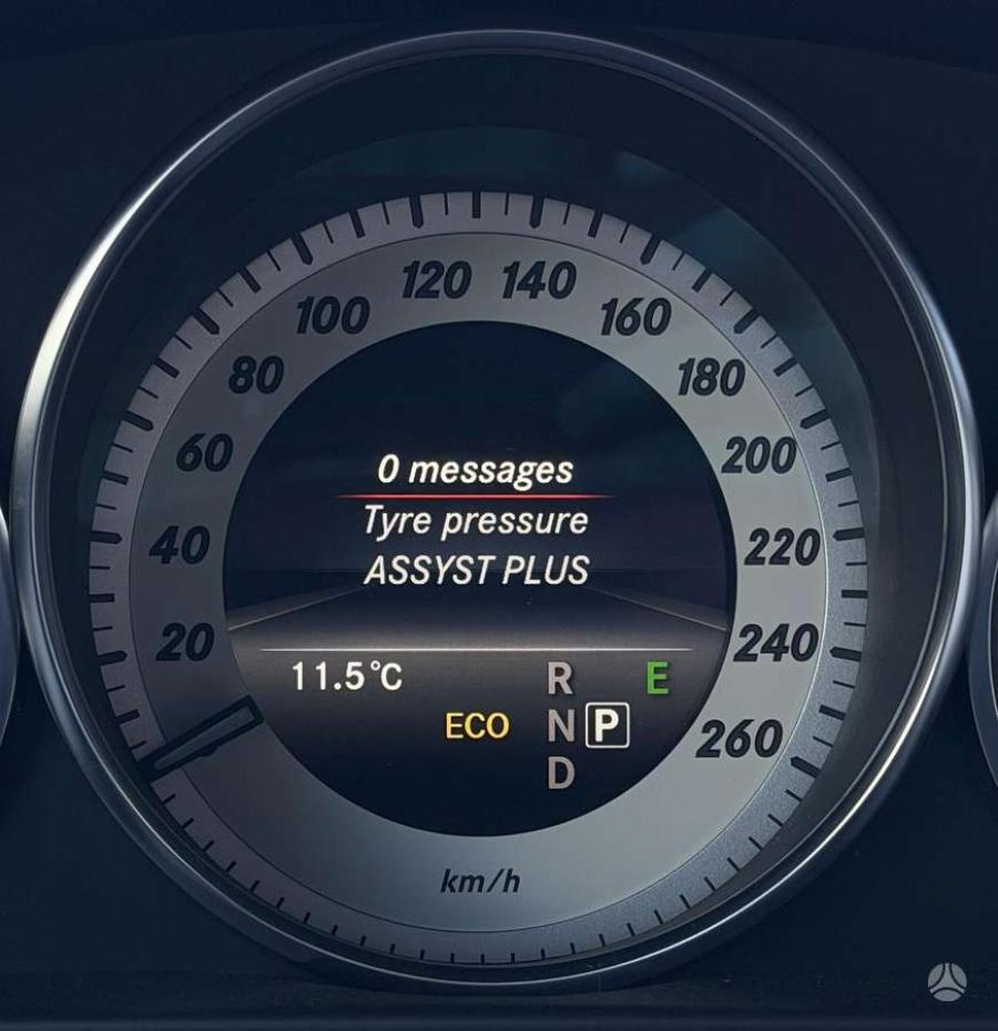 Black Mercedes-Benz E 320 2014 in Vilnius, with an engine capacity of 3.00 L and mileage of 263 thousand km for 8999 €, photo 20 on AUTOMOTO.COM.LV
