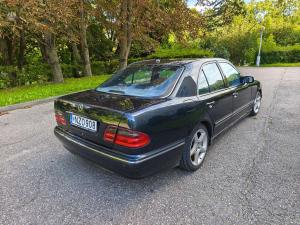 Blue Mercedes-Benz E 320 2000 in Kedainiai, with an engine capacity of 3.22 L and mileage of 279 thousand km for 4700 €, photo 6 on AUTOMOTO.COM.LV