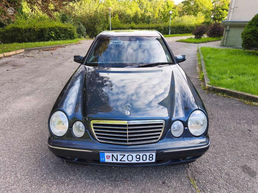 Blue Mercedes-Benz E 320 2000 in Kedainiai, with an engine capacity of 3.22 L and mileage of 279 thousand km for 4700 €, photo 9 on AUTOMOTO.COM.LV
