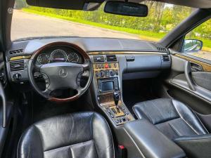 Blue Mercedes-Benz E 320 2000 in Kedainiai, with an engine capacity of 3.22 L and mileage of 279 thousand km for 4700 €, photo 14 on AUTOMOTO.COM.LV