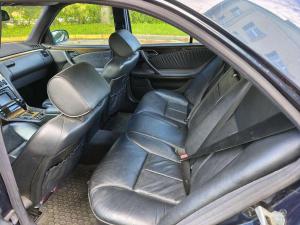 Blue Mercedes-Benz E 320 2000 in Kedainiai, with an engine capacity of 3.22 L and mileage of 279 thousand km for 4700 €, photo 16 on AUTOMOTO.COM.LV