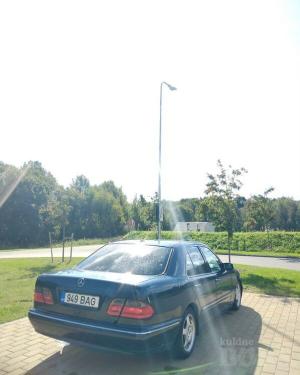 Blue Mercedes-Benz E 320 2001 in Tallinn, with an engine capacity of 3.20 L and mileage of 300 thousand km for 2900 €, photo 2 on AUTOMOTO.COM.LV
