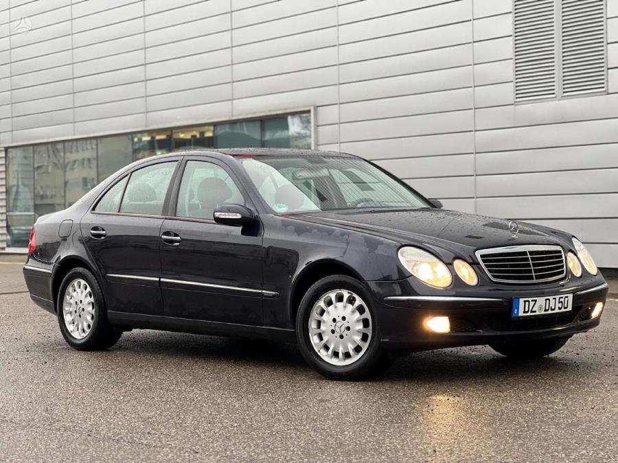 Blue Mercedes-Benz E 320 2002 in Vilnius, with an engine capacity of 3.22 L and mileage of 299 thousand km for 2450 €, photo 1 on AUTOMOTO.COM.LV