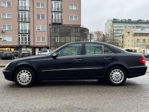 Blue Mercedes-Benz E 320 2002 in Vilnius, with an engine capacity of 3.22 L and mileage of 299 thousand km for 2450 €, photo 7 on AUTOMOTO.COM.LV