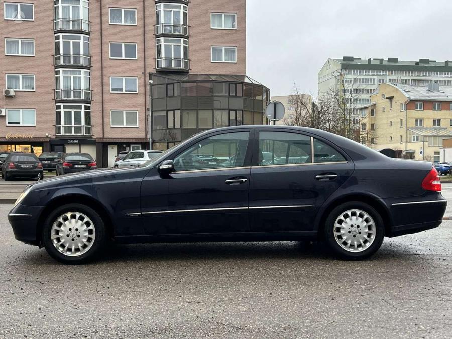 Blue Mercedes-Benz E 320 2002 in Vilnius, with an engine capacity of 3.22 L and mileage of 299 thousand km for 2450 €, photo 7 on AUTOMOTO.COM.LV