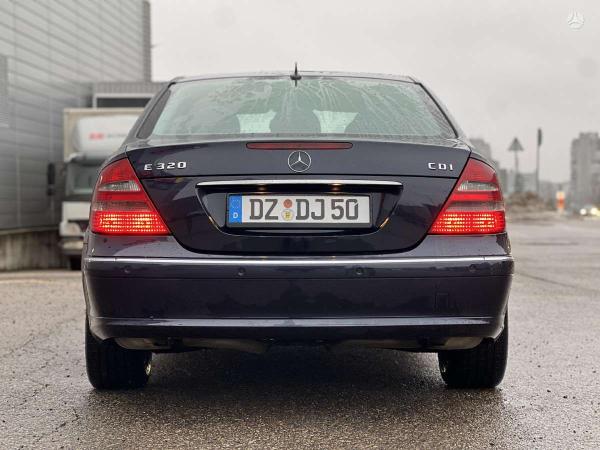Blue Mercedes-Benz E 320 2002 in Vilnius, with an engine capacity of 3.22 L and mileage of 299 thousand km for 2500 €, photo 5 on AUTOMOTO.COM.LV