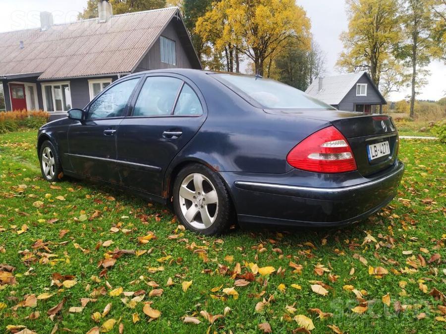 Zils Mercedes-Benz E 320 2002 Alūksne, ar dzinēja tilpumu 3.20 L un nobraukumu 334 tūkst. km par 1300 €, foto 4 vietnē AUTOMOTO.COM.LV