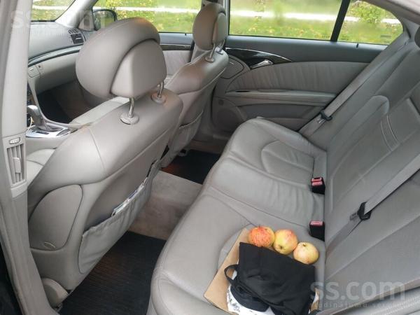 Zils Mercedes-Benz E 320 2002 Alūksne, ar dzinēja tilpumu 3.20 L un nobraukumu 334 tūkst. km par 1300 €, foto 8 vietnē AUTOMOTO.COM.LV