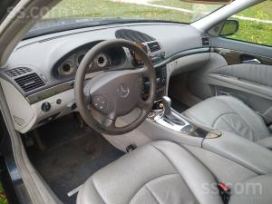Zils Mercedes-Benz E 320 2002 Alūksne, ar dzinēja tilpumu 3.20 L un nobraukumu 334 tūkst. km par 1300 €, foto 11 vietnē AUTOMOTO.COM.LV
