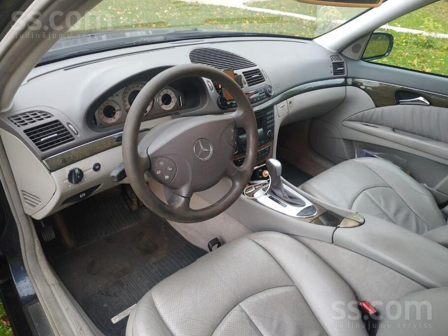 Zils Mercedes-Benz E 320 2002 Alūksne, ar dzinēja tilpumu 3.20 L un nobraukumu 334 tūkst. km par 1300 €, foto 11 vietnē AUTOMOTO.COM.LV