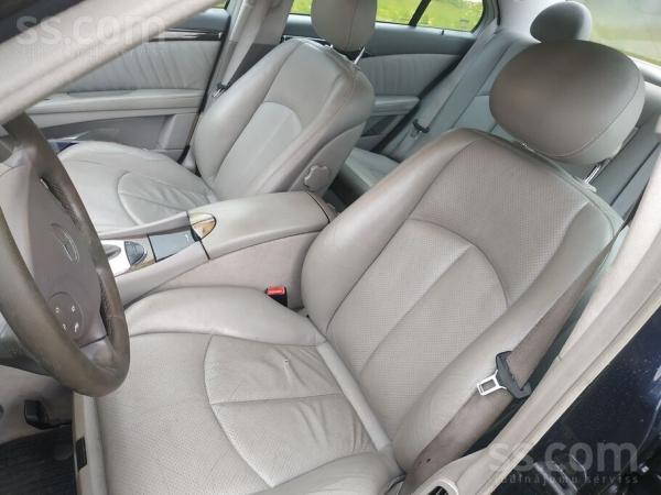 Blue Mercedes-Benz E 320 2002 in Aluksne, with an engine capacity of 3.20 L and mileage of 334 thousand km for 1300 €, photo 9 on AUTOMOTO.COM.LV