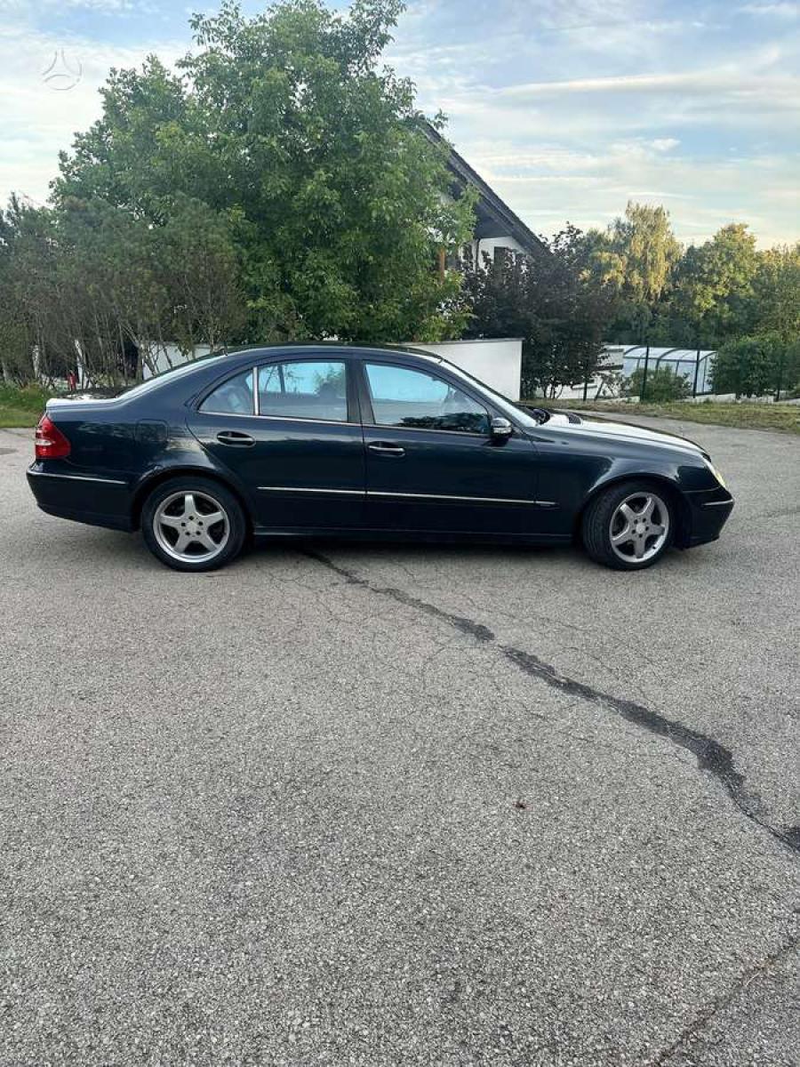 Zils Mercedes-Benz E 320 2003 Birštonas, ar dzinēja tilpumu 3.22 L un nobraukumu 392 tūkst. km par 2300 €, foto 5 vietnē AUTOMOTO.COM.LV