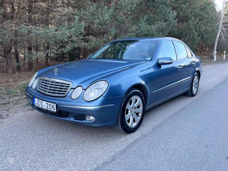Blue Mercedes-Benz E 320 2004 in Vilnius, with an engine capacity of 3.22 L and mileage of 371 thousand km for 2650 €, photo 1 on AUTOMOTO.COM.LV
