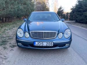 Blue Mercedes-Benz E 320 2004 in Vilnius, with an engine capacity of 3.22 L and mileage of 371 thousand km for 2650 €, photo 2 on AUTOMOTO.COM.LV