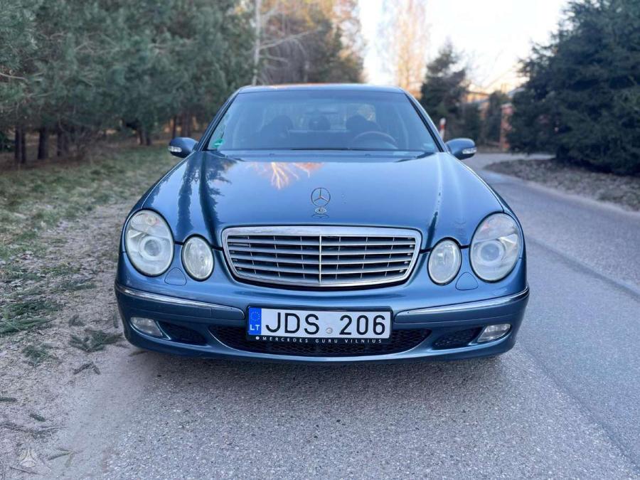 Blue Mercedes-Benz E 320 2004 in Vilnius, with an engine capacity of 3.22 L and mileage of 371 thousand km for 2650 €, photo 2 on AUTOMOTO.COM.LV