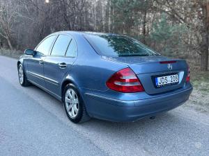 Blue Mercedes-Benz E 320 2004 in Vilnius, with an engine capacity of 3.22 L and mileage of 371 thousand km for 2650 €, photo 6 on AUTOMOTO.COM.LV