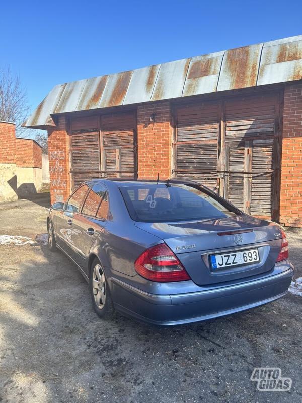 Blue Mercedes-Benz E 320 2004 in Vilnius, with an engine capacity of 3.20 L and mileage of 430 thousand km for 1950 €, photo 4 on AUTOMOTO.COM.LV
