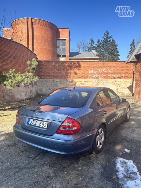 Blue Mercedes-Benz E 320 2004 in Vilnius, with an engine capacity of 3.20 L and mileage of 430 thousand km for 1950 €, photo 5 on AUTOMOTO.COM.LV