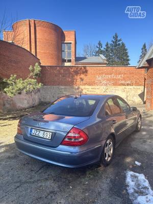 Zils Mercedes-Benz E 320 2004 Viļņa, ar dzinēja tilpumu 3.20 L un nobraukumu 430 tūkst. km par 1950 €, foto 5 vietnē AUTOMOTO.COM.LV