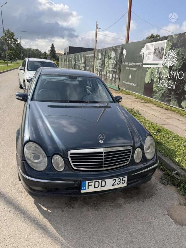 Blue Mercedes-Benz E 320 2004 in Kaunas, with an engine capacity of 3.22 L and mileage of 475 thousand km for 1250 €, photo 1 on AUTOMOTO.COM.LV