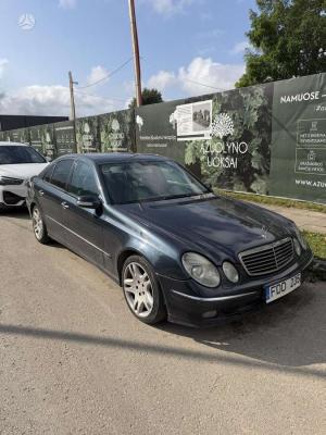 Blue Mercedes-Benz E 320 2004 in Kaunas, with an engine capacity of 3.22 L and mileage of 475 thousand km for 1250 €, photo 3 on AUTOMOTO.COM.LV