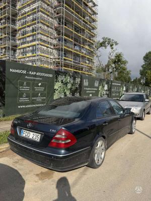 Blue Mercedes-Benz E 320 2004 in Kaunas, with an engine capacity of 3.22 L and mileage of 475 thousand km for 1250 €, photo 6 on AUTOMOTO.COM.LV