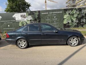 Blue Mercedes-Benz E 320 2004 in Kaunas, with an engine capacity of 3.22 L and mileage of 475 thousand km for 1250 €, photo 7 on AUTOMOTO.COM.LV