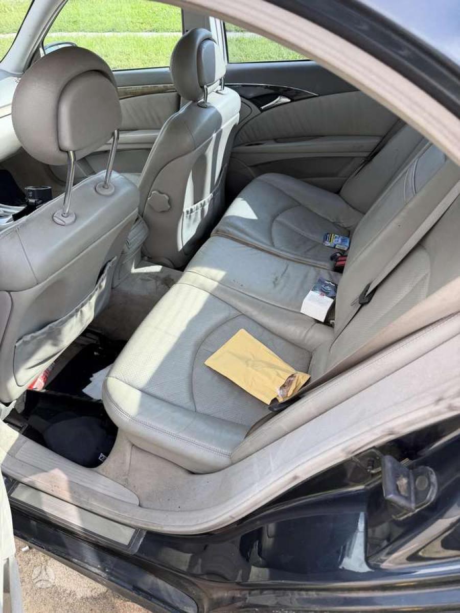 Blue Mercedes-Benz E 320 2004 in Kaunas, with an engine capacity of 3.22 L and mileage of 475 thousand km for 1250 €, photo 8 on AUTOMOTO.COM.LV