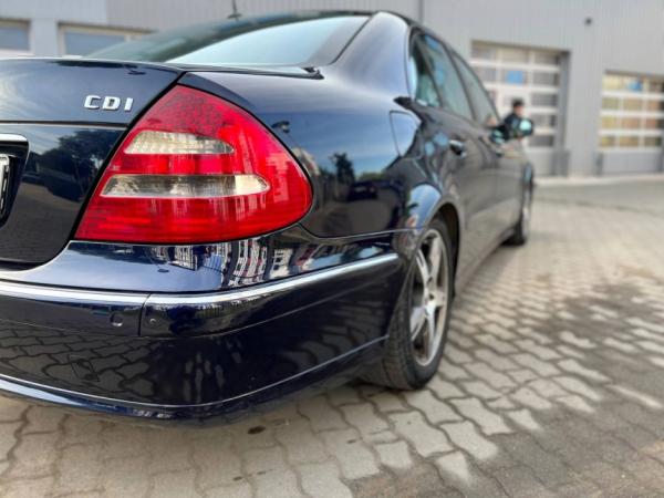 Zils Mercedes-Benz E 320 2005 Rīga, ar dzinēja tilpumu 3.20 L un nobraukumu 347 tūkst. km par 2900 €, foto 3 vietnē AUTOMOTO.COM.LV