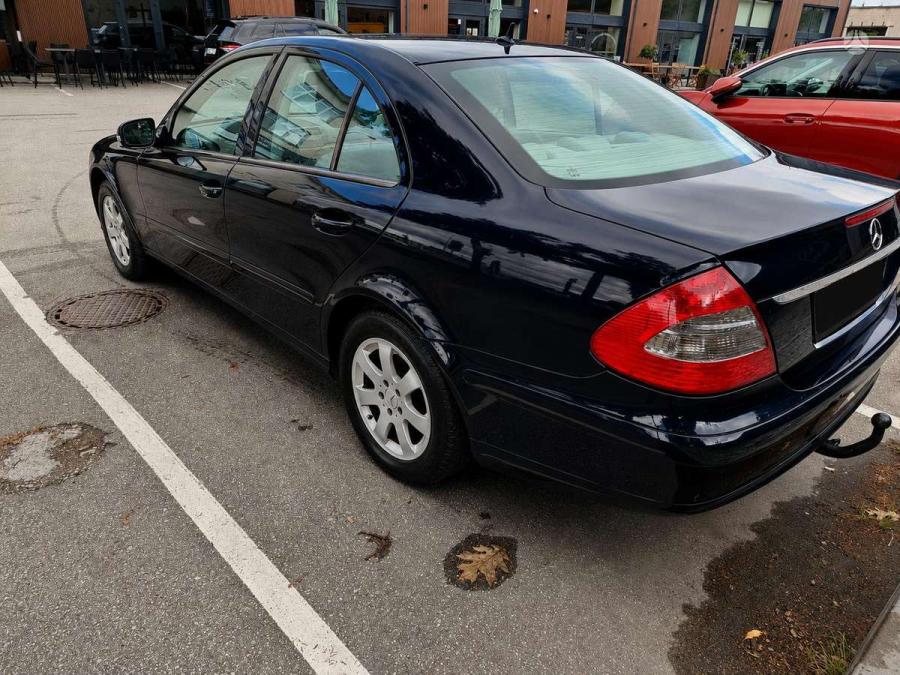 Blue Mercedes-Benz E 320 2008 in Klaipeda, with an engine capacity of 3.00 L and mileage of 280 thousand km for 3350 €, photo 5 on AUTOMOTO.COM.LV