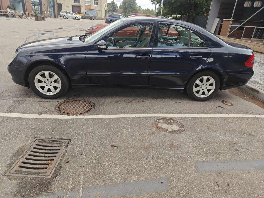 Blue Mercedes-Benz E 320 2008 in Klaipeda, with an engine capacity of 3.00 L and mileage of 280 thousand km for 3350 €, photo 6 on AUTOMOTO.COM.LV