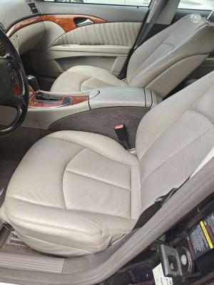 Blue Mercedes-Benz E 320 2008 in Klaipeda, with an engine capacity of 3.00 L and mileage of 280 thousand km for 3350 €, photo 7 on AUTOMOTO.COM.LV