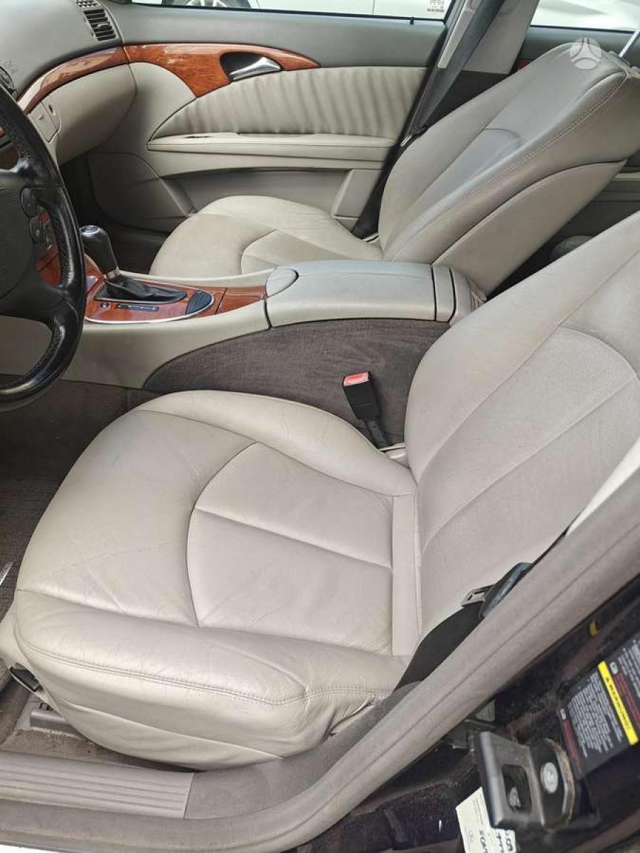 Blue Mercedes-Benz E 320 2008 in Klaipeda, with an engine capacity of 3.00 L and mileage of 280 thousand km for 3350 €, photo 7 on AUTOMOTO.COM.LV
