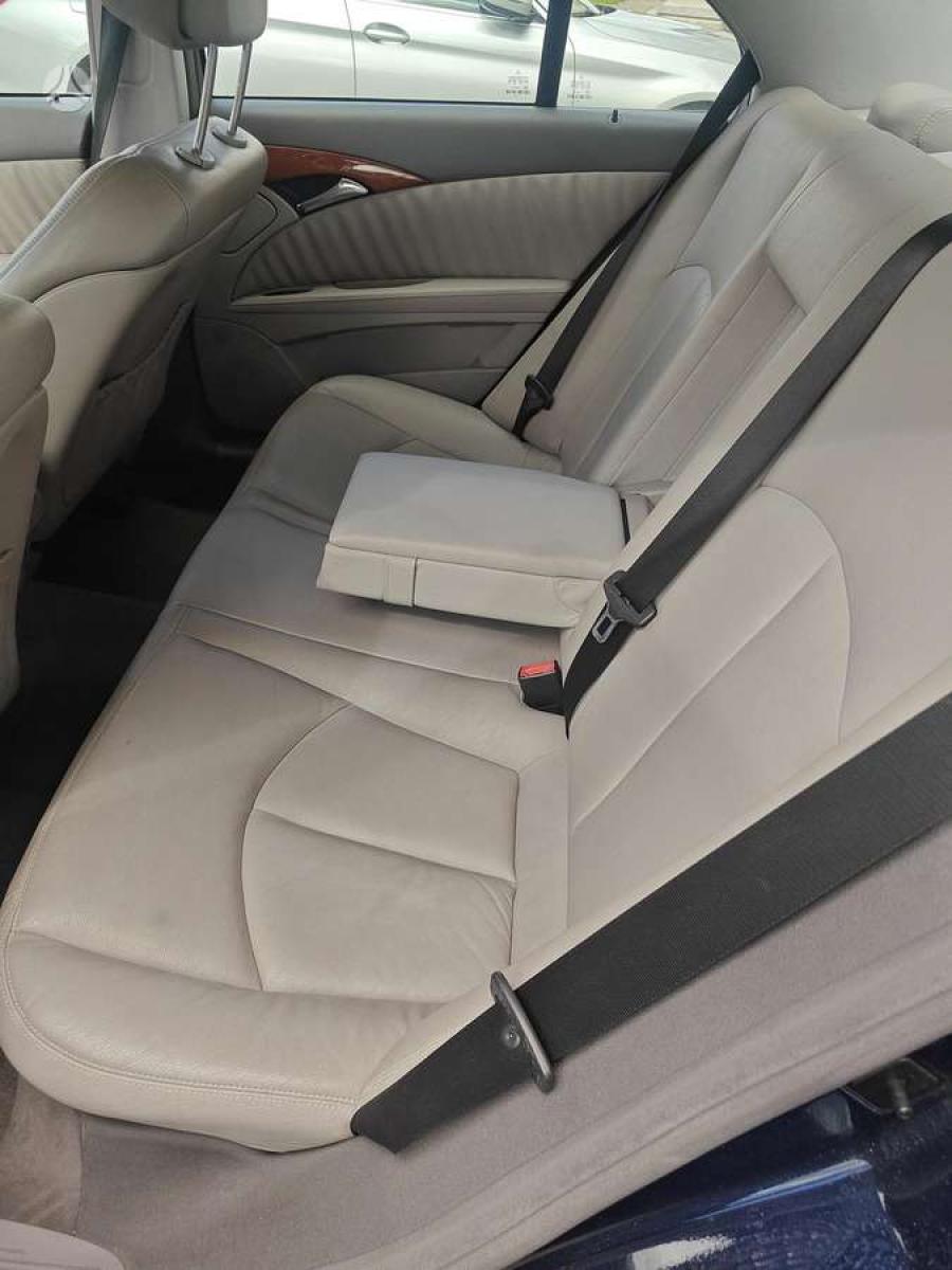 Blue Mercedes-Benz E 320 2008 in Klaipeda, with an engine capacity of 3.00 L and mileage of 280 thousand km for 3350 €, photo 9 on AUTOMOTO.COM.LV