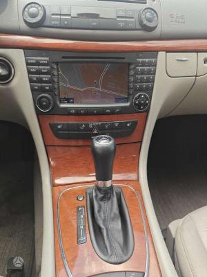 Blue Mercedes-Benz E 320 2008 in Klaipeda, with an engine capacity of 3.00 L and mileage of 280 thousand km for 3350 €, photo 10 on AUTOMOTO.COM.LV