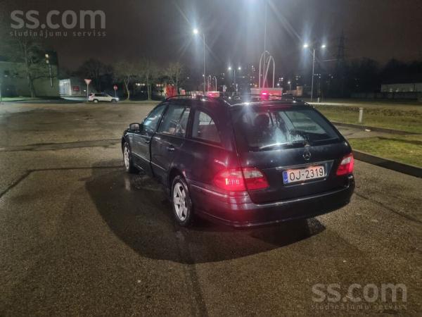 Blue Mercedes-Benz E 320 2003 in Riga, with an engine capacity of 3.20 L and mileage of 336 thousand km for 2800 €, photo 3 on AUTOMOTO.COM.LV