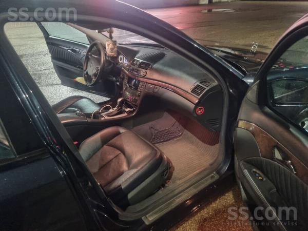 Blue Mercedes-Benz E 320 2003 in Riga, with an engine capacity of 3.20 L and mileage of 338 thousand km for 2350 €, photo 7 on AUTOMOTO.COM.LV