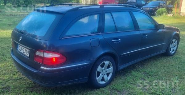 Blue Mercedes-Benz E 320 2003 in Riga, with an engine capacity of 3.20 L and mileage of 350 thousand km for 2150 €, photo 4 on AUTOMOTO.COM.LV