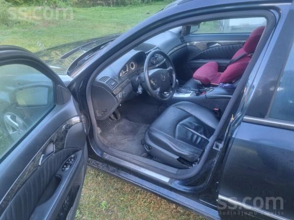 Blue Mercedes-Benz E 320 2003 in Riga, with an engine capacity of 3.20 L and mileage of 350 thousand km for 2150 €, photo 6 on AUTOMOTO.COM.LV