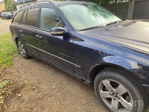 Zils Mercedes-Benz E 320 2003 Liepāja, ar dzinēja tilpumu 3.20 L un nobraukumu 330 tūkst. km par 2000 €, foto  vietnē AUTOMOTO.COM.LV