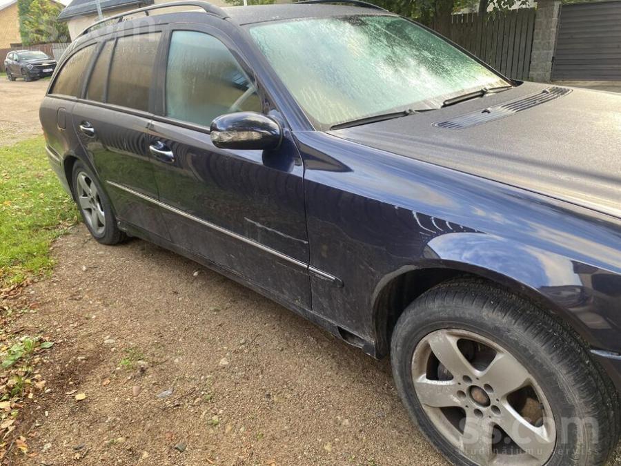 Zils Mercedes-Benz E 320 2003 Liepāja, ar dzinēja tilpumu 3.20 L un nobraukumu 330 tūkst. km par 2000 €, foto 1 vietnē AUTOMOTO.COM.LV