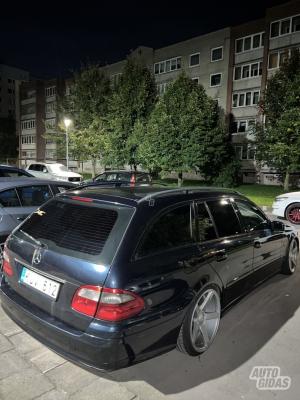 Синий Мерседес Е 320 2003 в Клайпеда, объемом двигателя 3.20 л и пробегом 350 тыс. км за 2600 €, фото 3 на AUTOMOTO.COM.LV